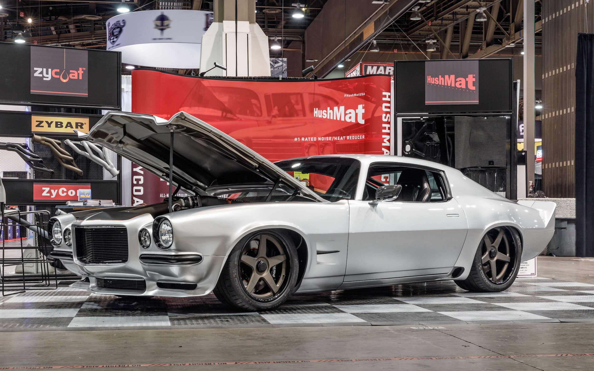 Vintage Fabrications "Big Fish" '71 Camaro on Center Locking Forgeline ...