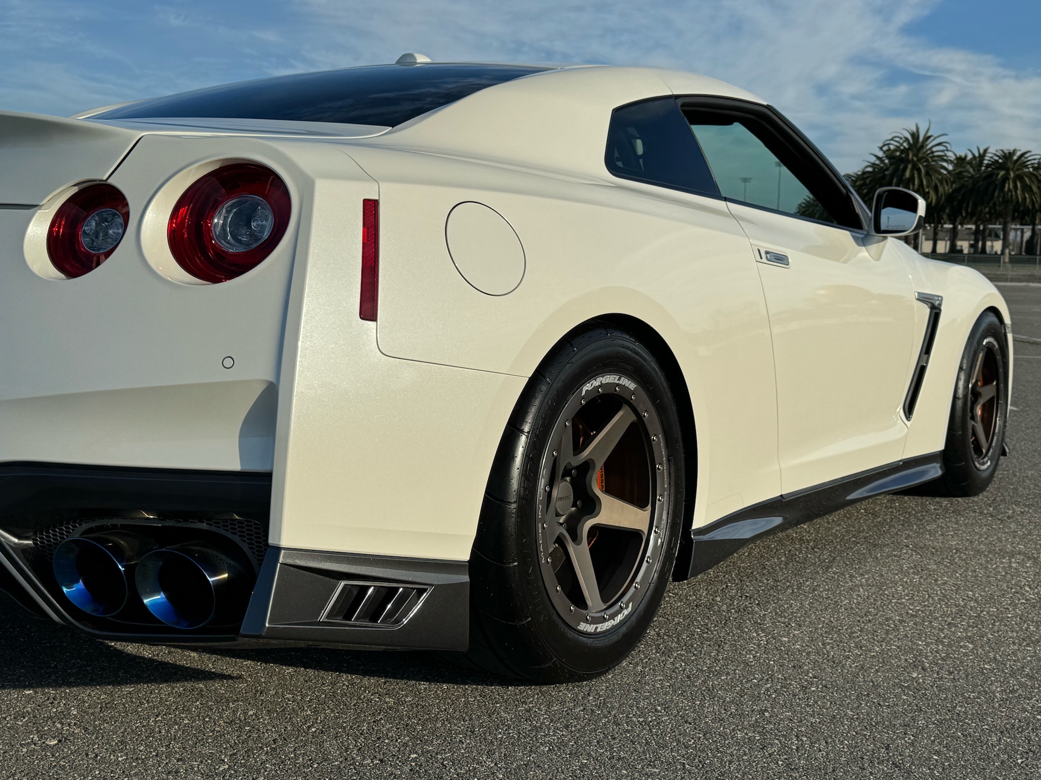 Richard Casados’ Nissan GT-R on Forgeline CF1R Beadlock Wheels - CarBuff Network